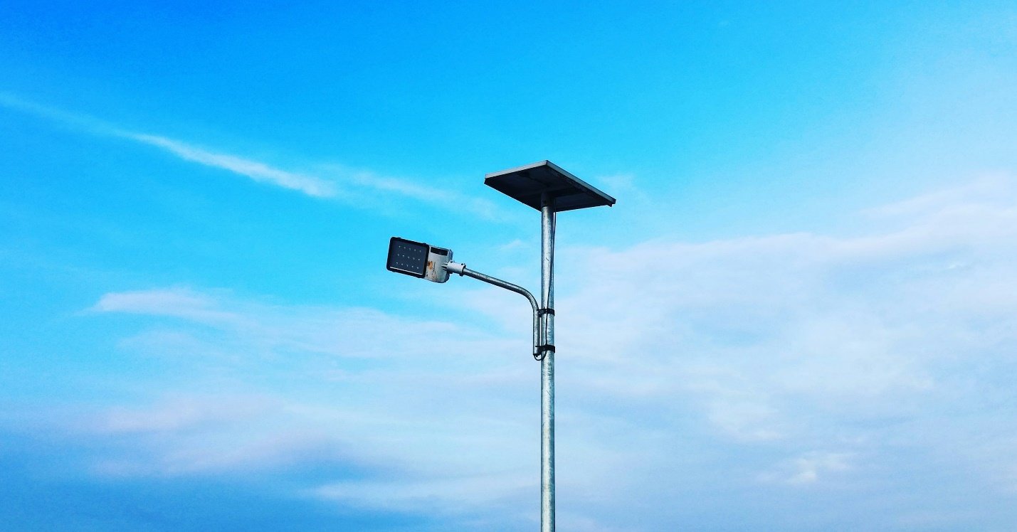 Hybrid Energy Solutions: Solar-Powered Streetlights with Photocell ...
